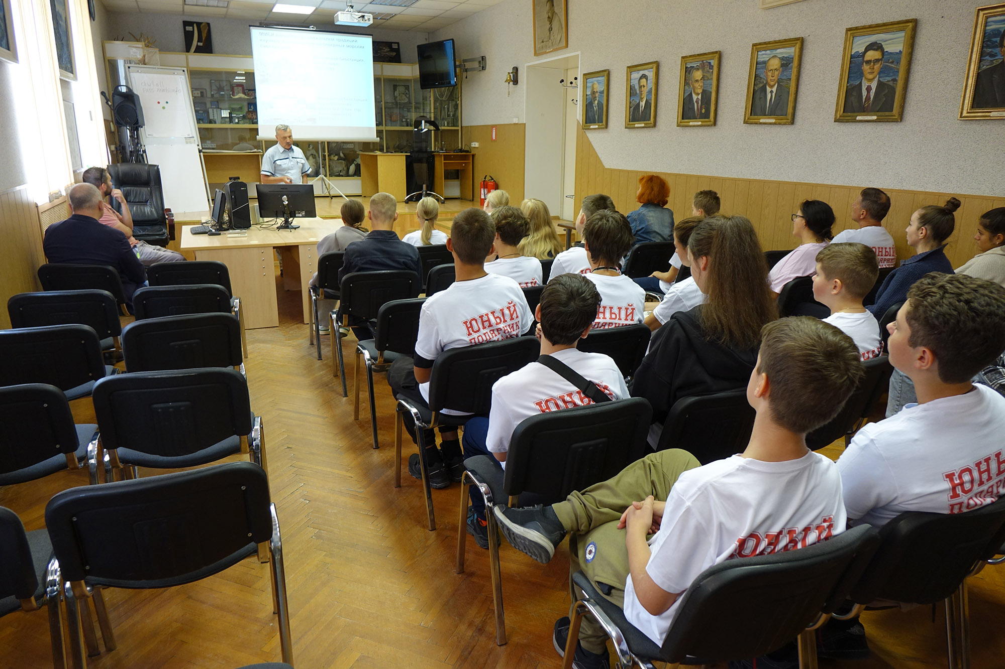 A new generation of ‘young polar explorers’ visited MMBI RAS | News | MMBI
